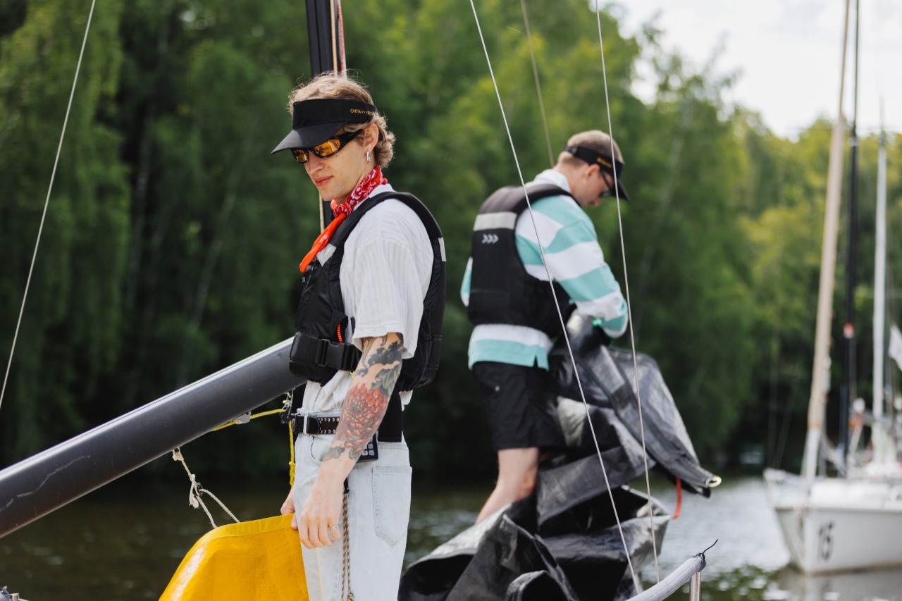 На спортивных выходных школы яхтинга «Сила ветра» выступит группа Zoloto | BURO.